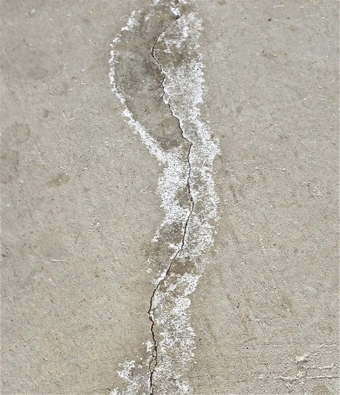 Minimizing concrete bond failures caused by moisture