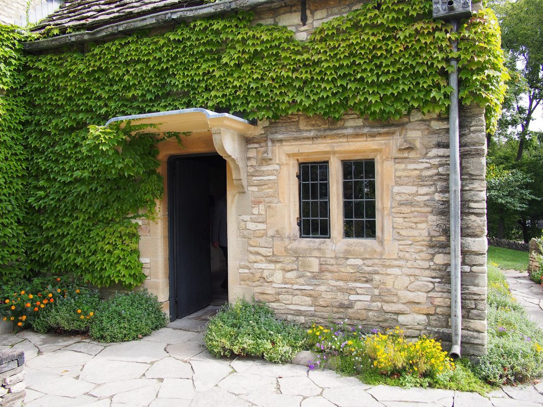 Building A House With Limestone